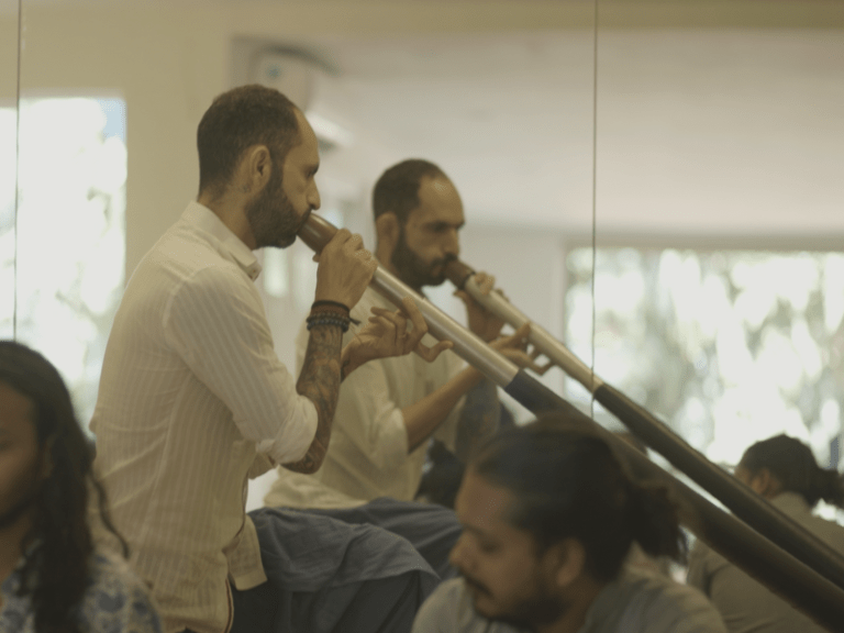 How to Play the Didgeridoo: 13 Practical Tips for Beginners - Immersive ...